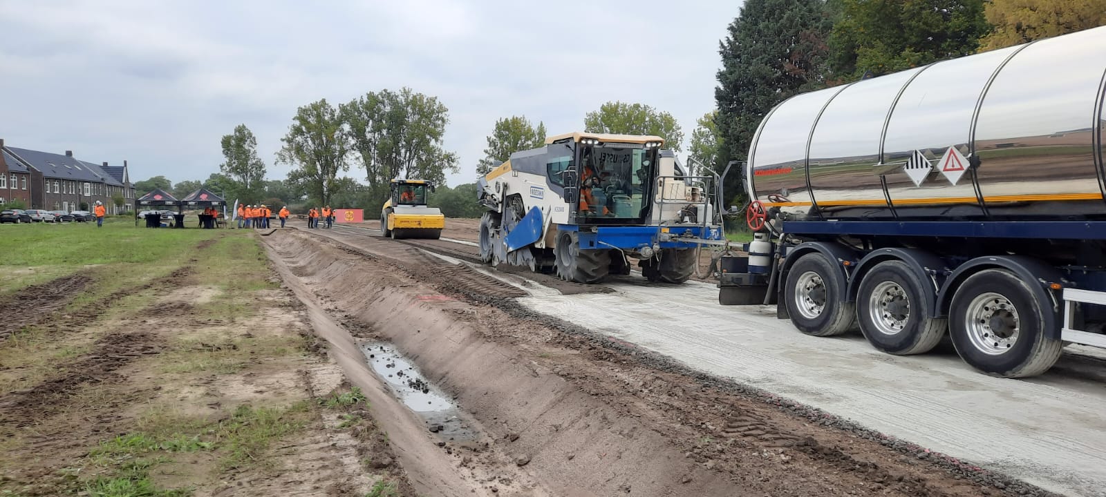 Succesvolle stappen innovatieve koud asfaltrecyclingtrein. - Dunnewind ...